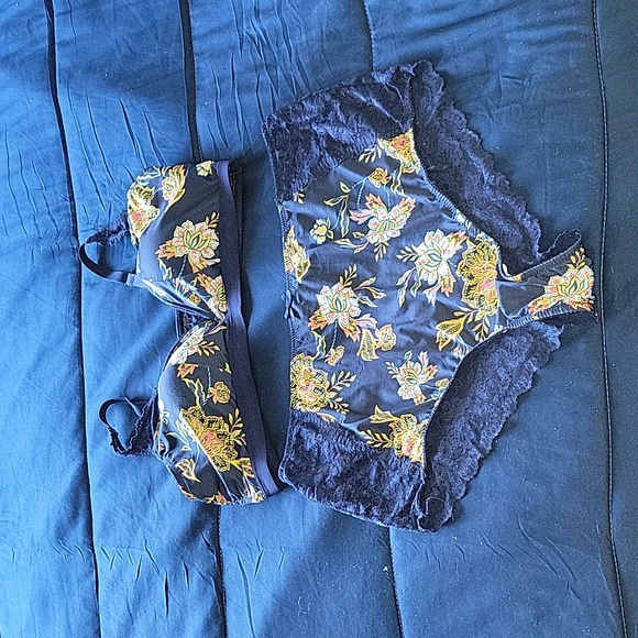 torrid | Intimates & Sleepwear | Torrid Bralette Panty Set Size 24 ...